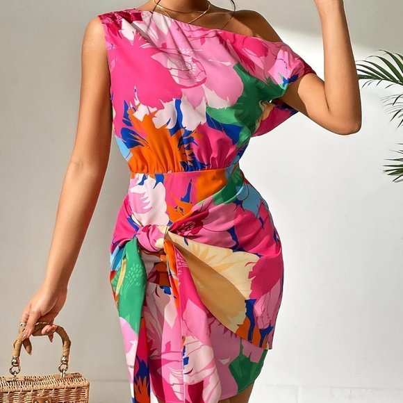 MODA ME COUTURE | Dresses | Eye Catcher Floral Print Asymmetrical Neck ...
